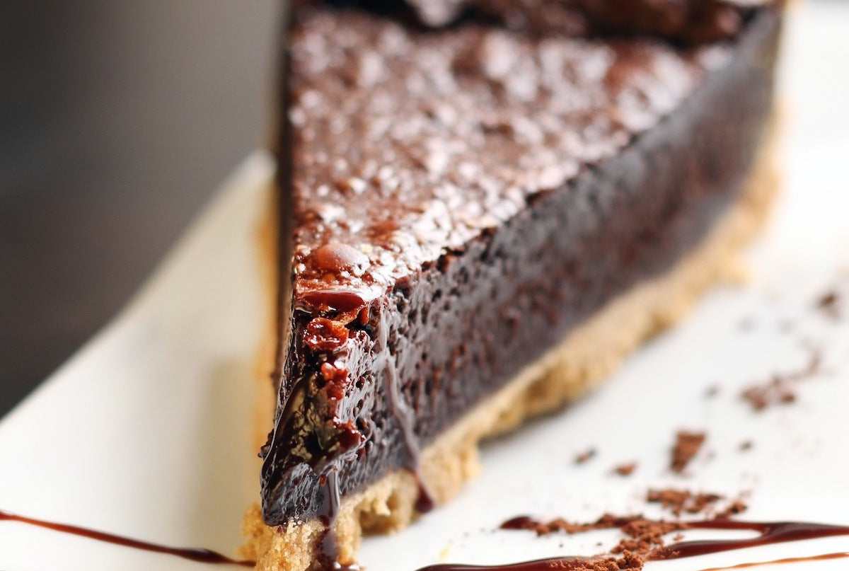 Plant-Based Chocolate Pie with Gluten-Free Peanut Crust – MamaSezz